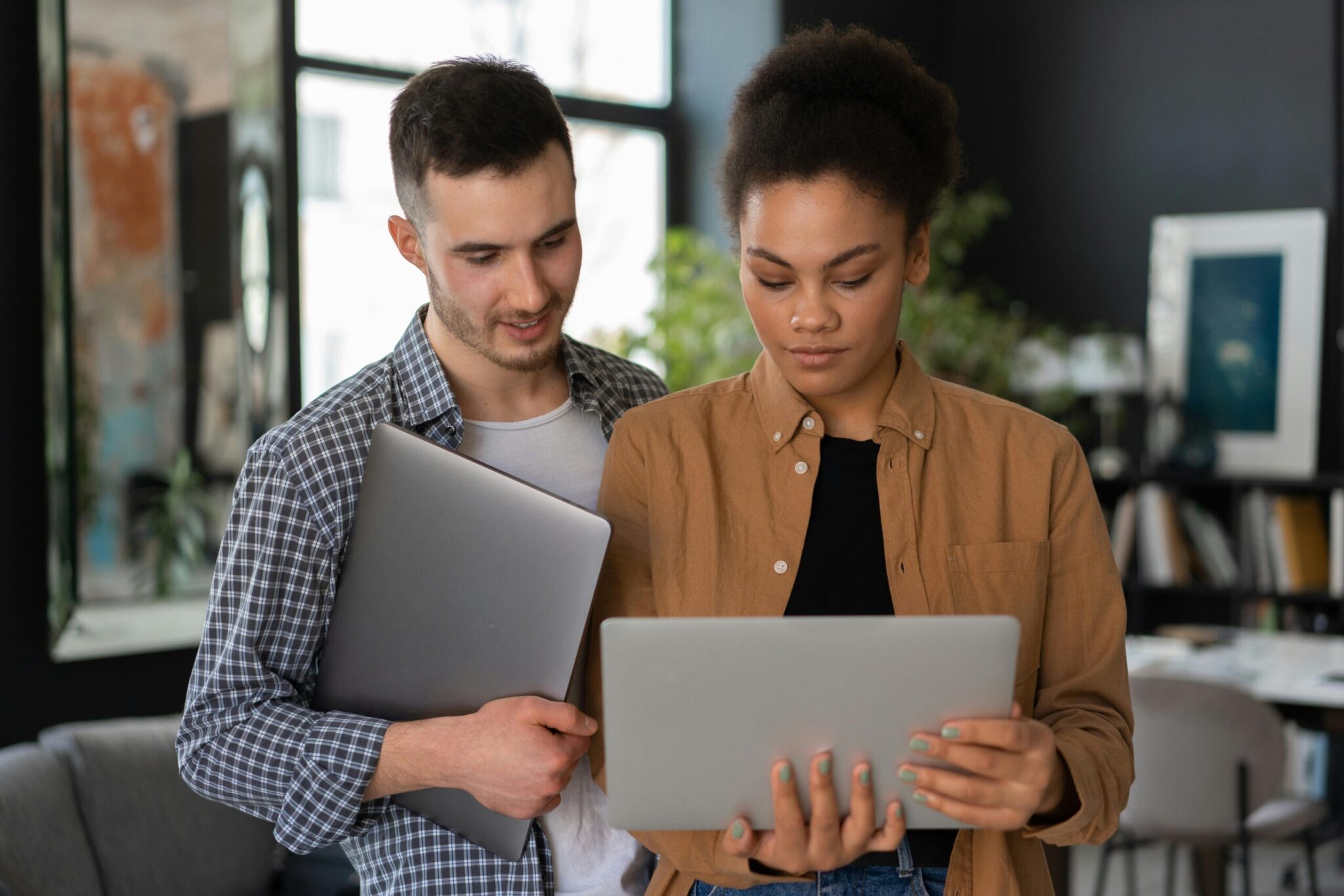 What Does an Administrative Assistant Do?